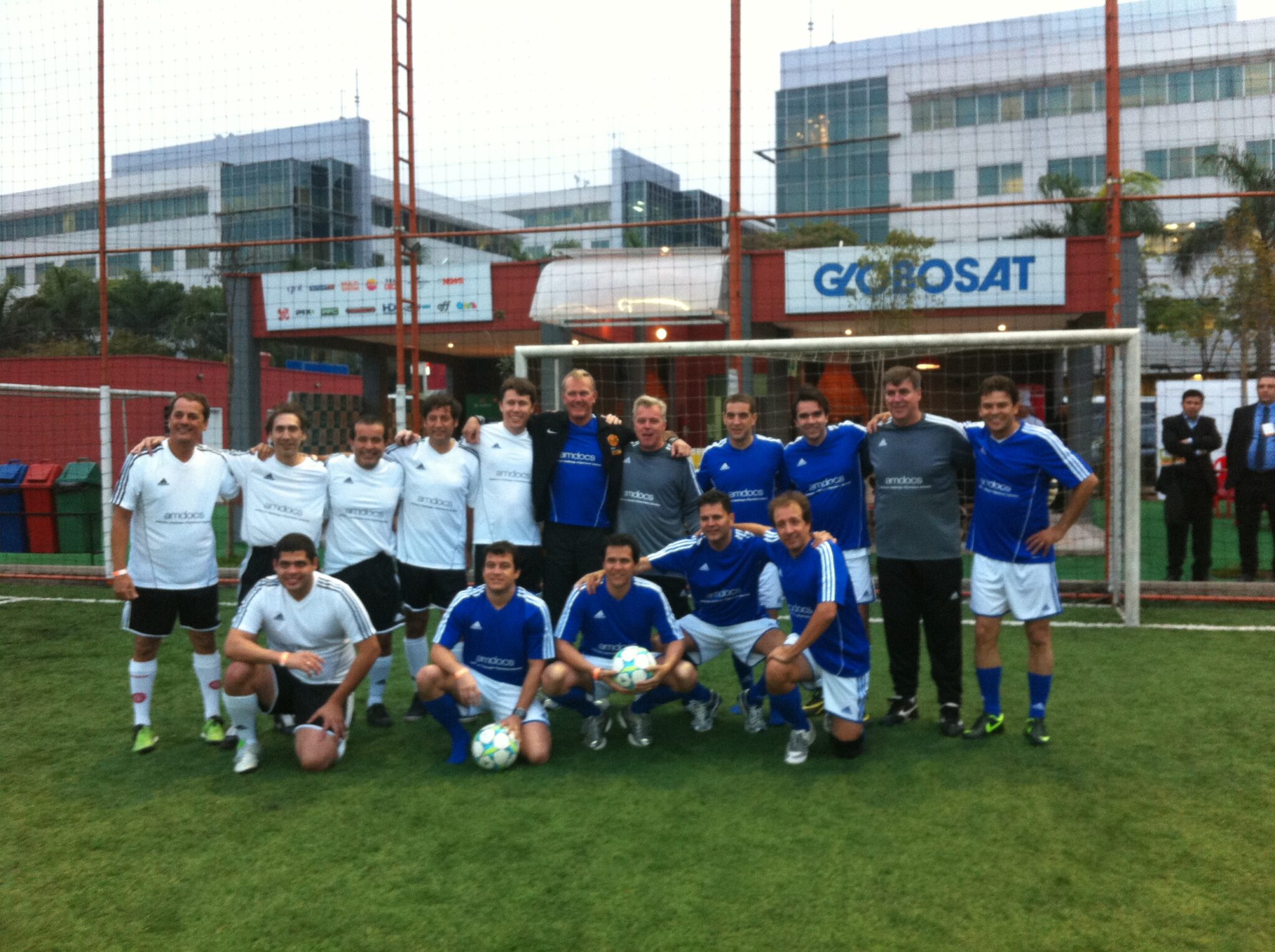 Zetti joga futebol em evento – Zetti